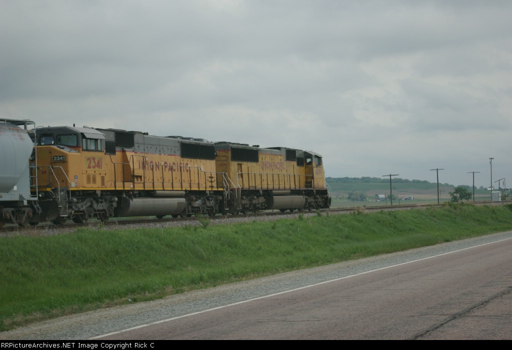 UP 4099 & UP 2341 Lead An EB Manifest